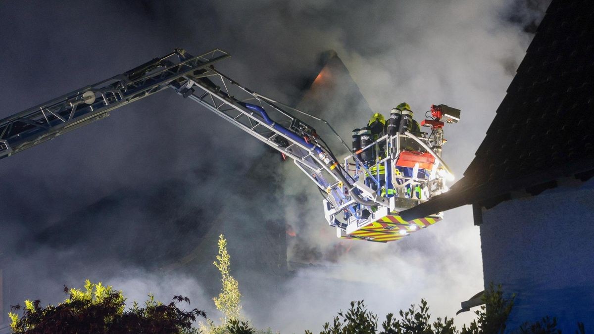 Frau stirbt bei Brand in Mehrfamilienhaus in Schwelm