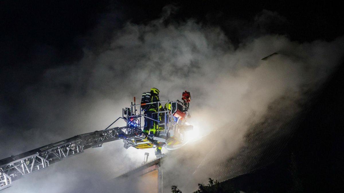 Frau stirbt bei Brand in Mehrfamilienhaus in Schwelm