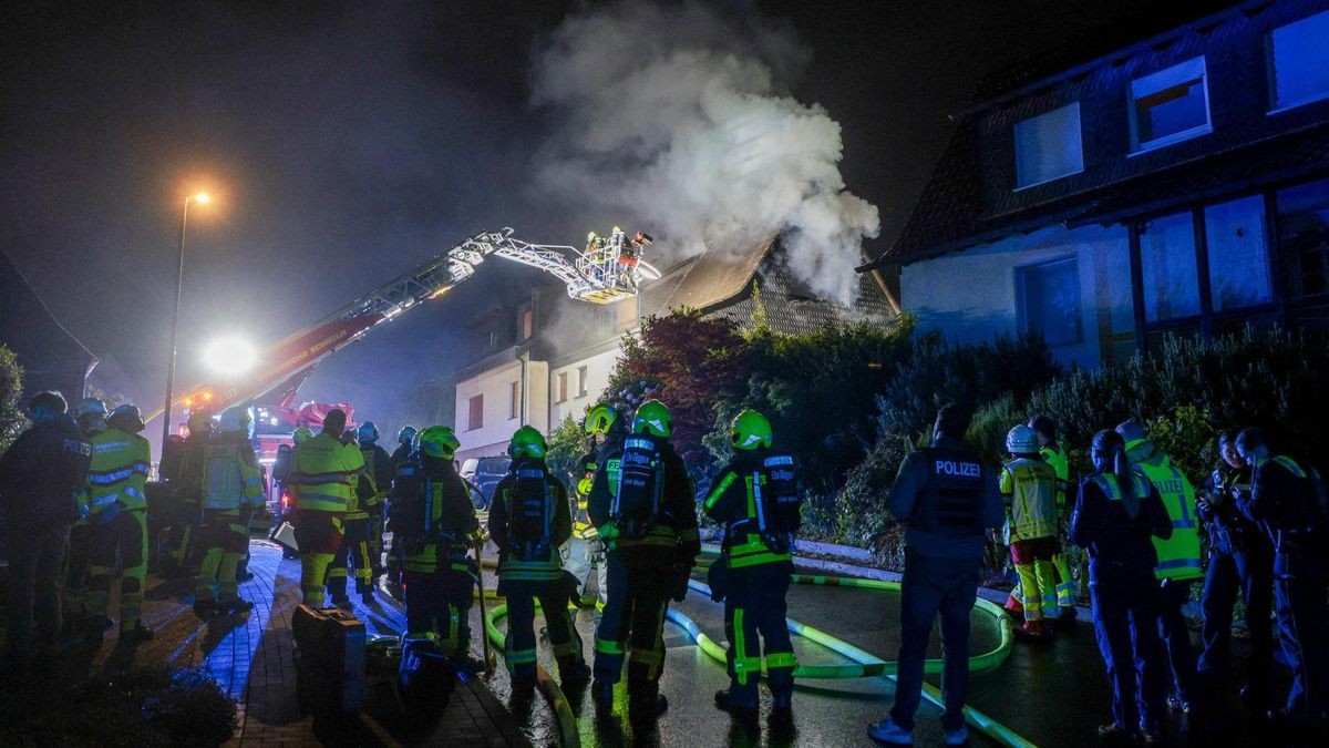 Frau stirbt bei Brand in Mehrfamilienhaus in Schwelm