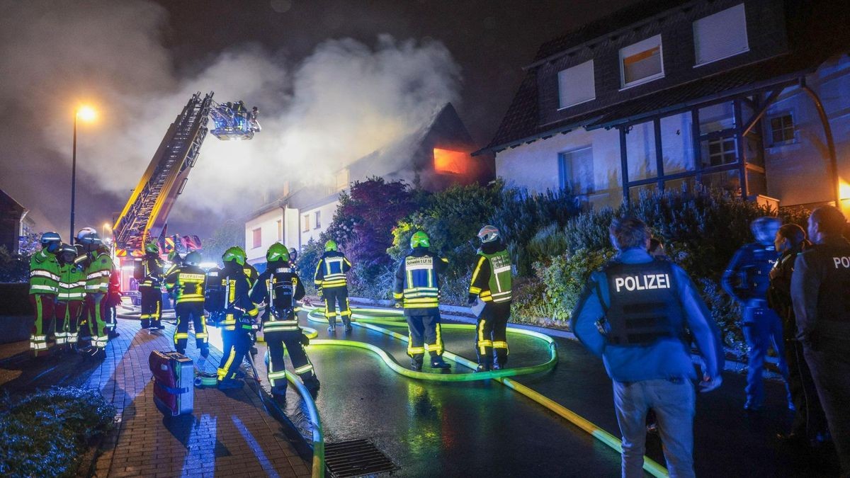 Frau stirbt bei Brand in Mehrfamilienhaus in Schwelm