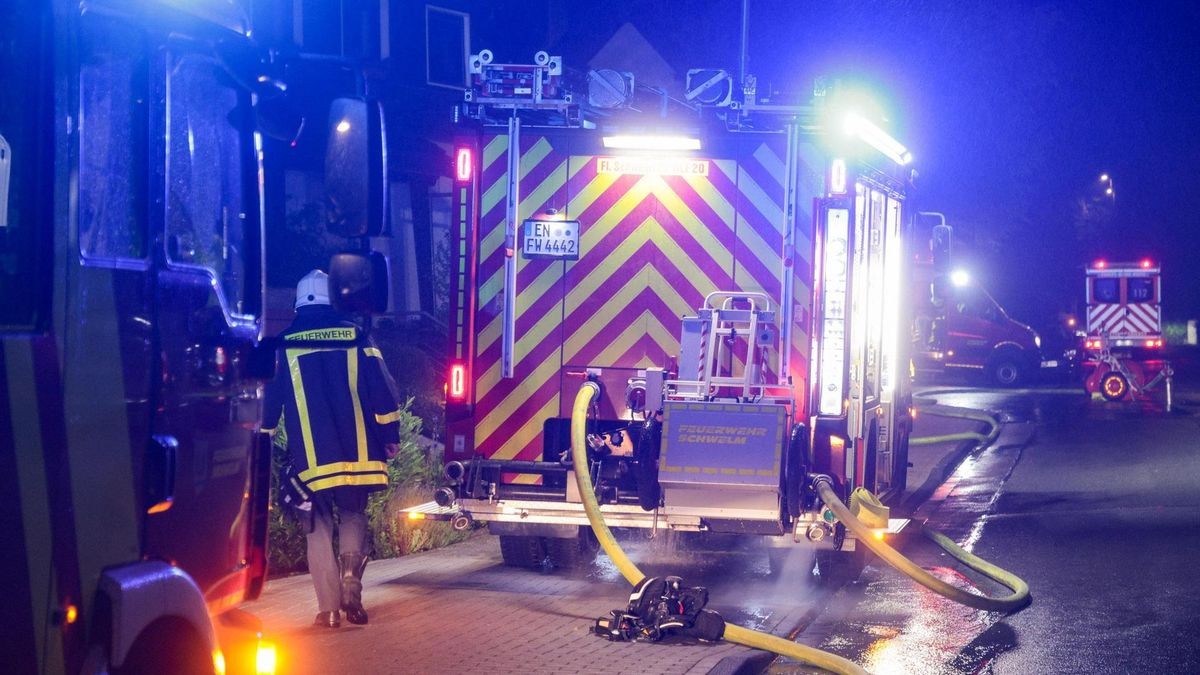 Frau stirbt bei Brand in Mehrfamilienhaus in Schwelm