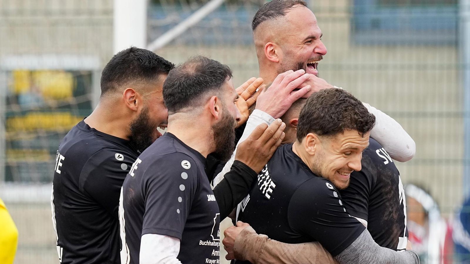 Essen: SV Leithe feiert Aufstieg - und widmet ihn einem verstorbenen Freund