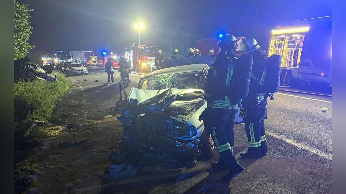 Unfall auf B229: Autorennen-Ermittlungen gegen zwei Pkw-Fahrer