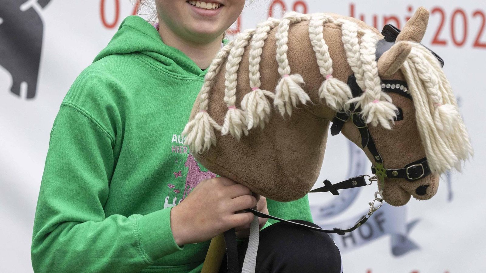 33 Bilder und Video vom Hobby Horsing Cup: Sport und Spaß