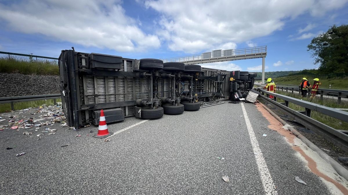 Tödlicher Unfall auf A38: Lkw-Fahrerin kommt ums Leben