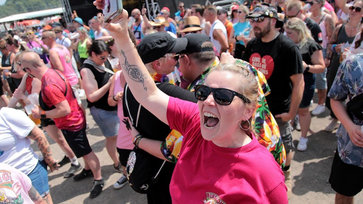 Inselfieber: 35.000 Fans bei Hitze-Party - Regen trifft Festival