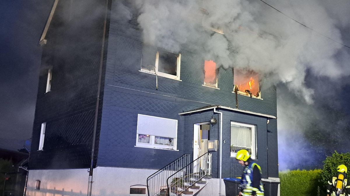 Siegen: Feuer bricht in Küche aus – Frau stirbt auf tragische Weise