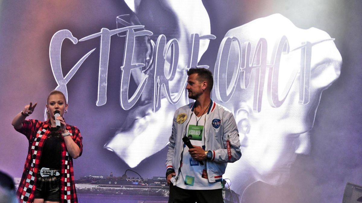 Apoldaer Musiksommer: Über 2000 Fans feiern mit „Stereoact“ und „Neonlicht“