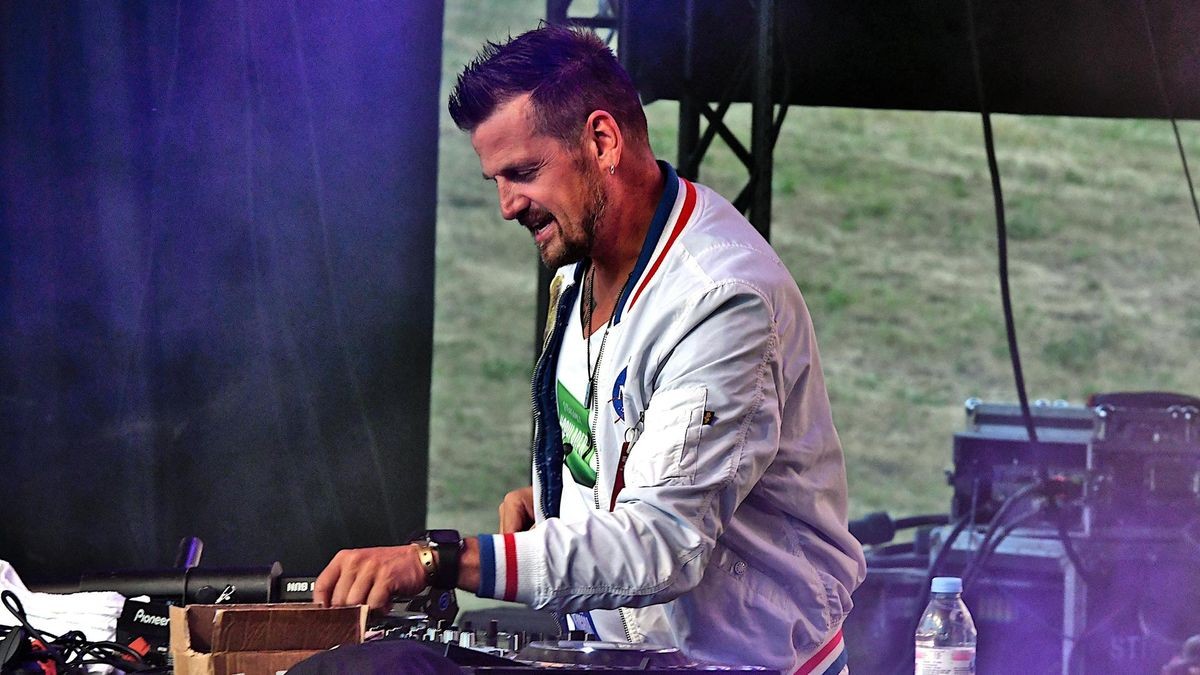 Apoldaer Musiksommer: Über 2000 Fans feiern mit „Stereoact“ und „Neonlicht“