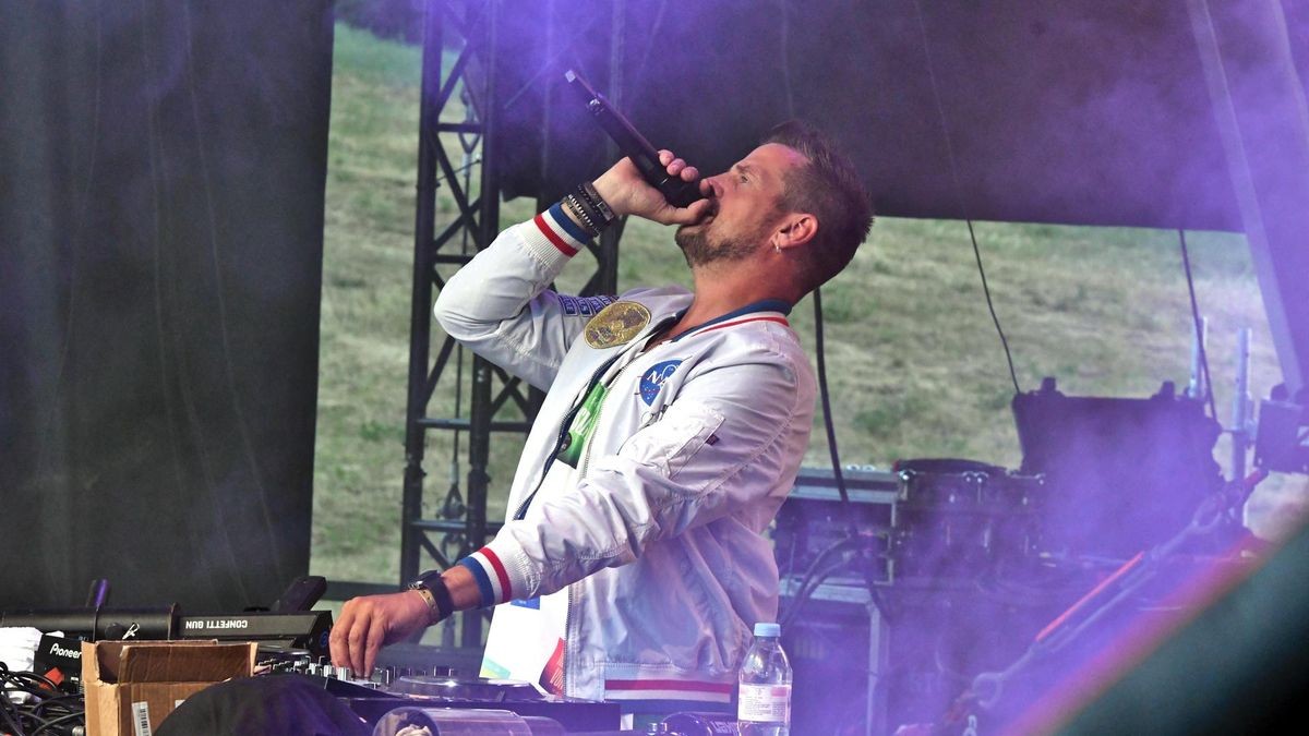 Apoldaer Musiksommer: Über 2000 Fans feiern mit „Stereoact“ und „Neonlicht“