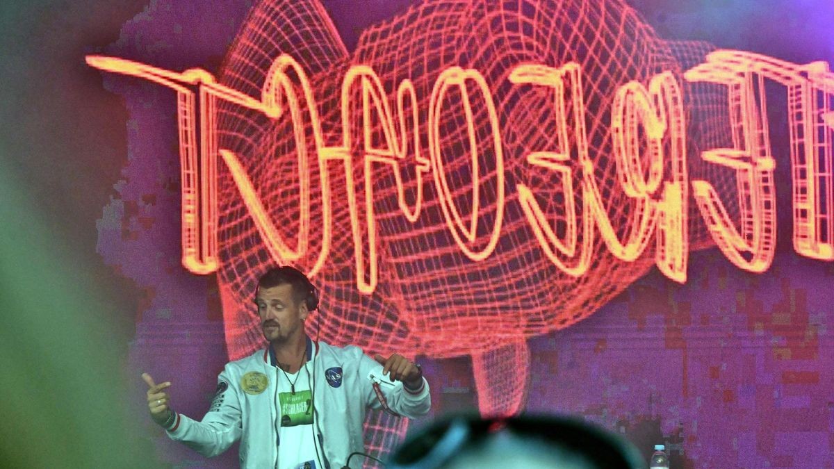 Apoldaer Musiksommer: Über 2000 Fans feiern mit „Stereoact“ und „Neonlicht“