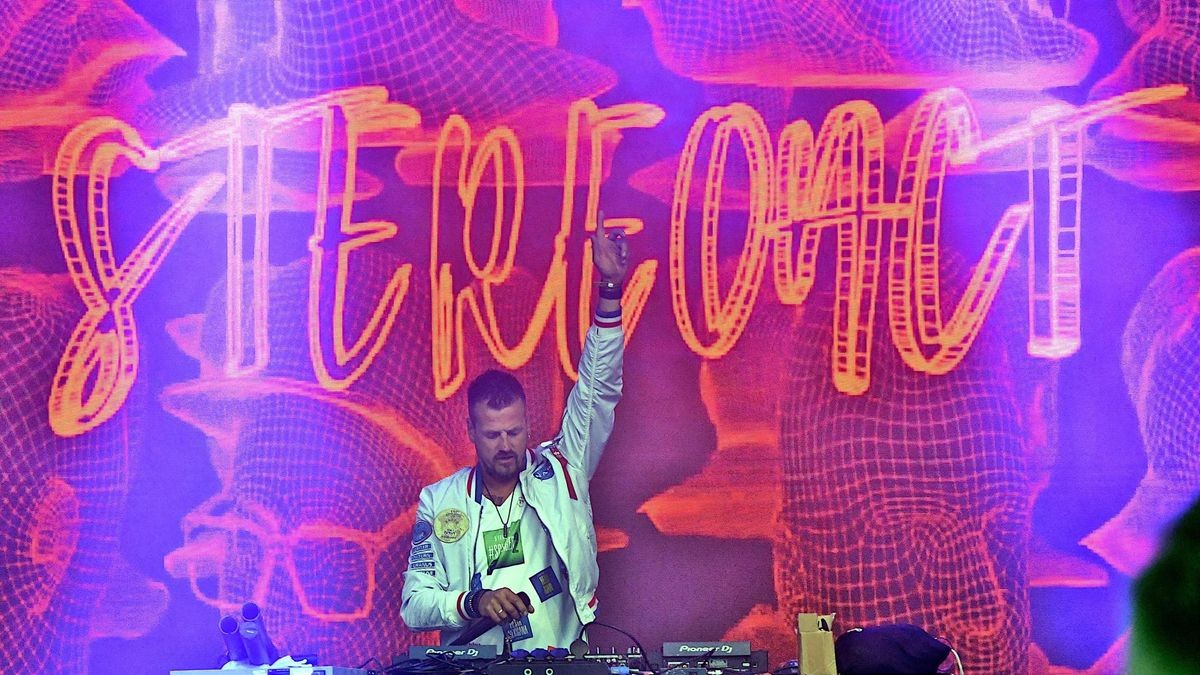 Apoldaer Musiksommer: Über 2000 Fans feiern mit „Stereoact“ und „Neonlicht“