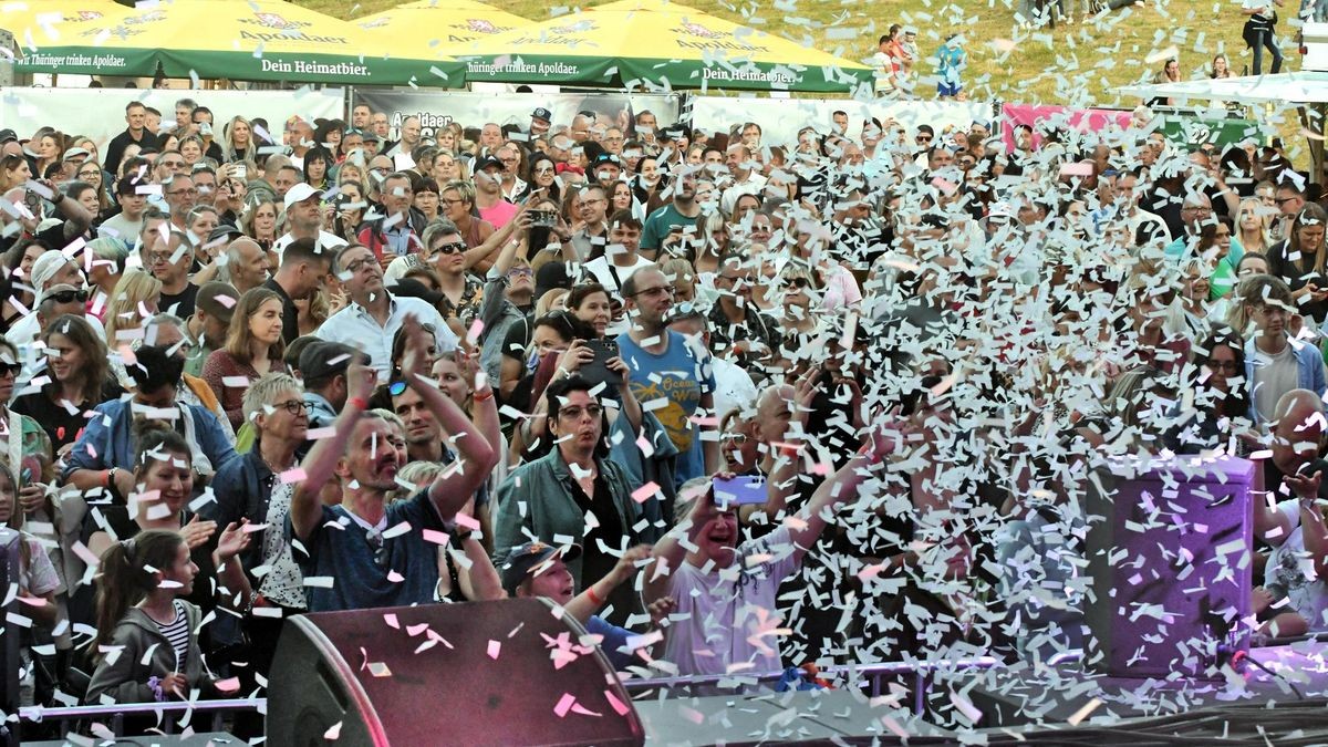 Apoldaer Musiksommer: Über 2000 Fans feiern mit „Stereoact“ und „Neonlicht“