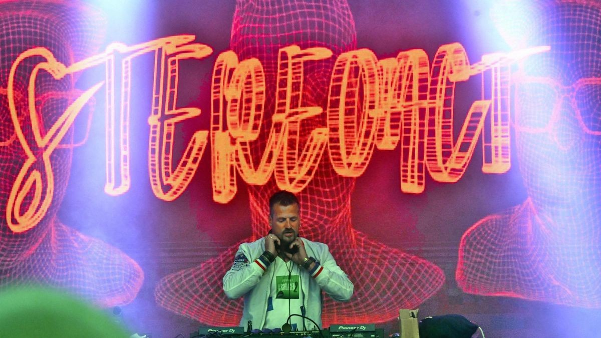 Apoldaer Musiksommer: Über 2000 Fans feiern mit „Stereoact“ und „Neonlicht“