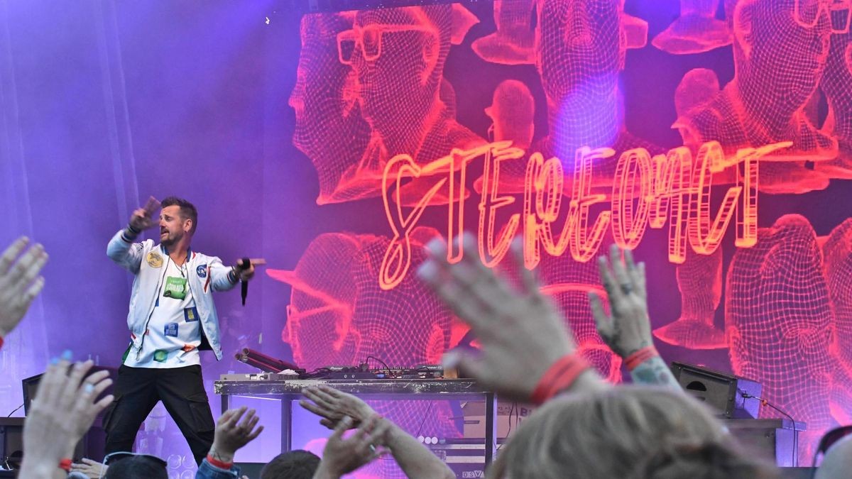 Apoldaer Musiksommer: Über 2000 Fans feiern mit „Stereoact“ und „Neonlicht“