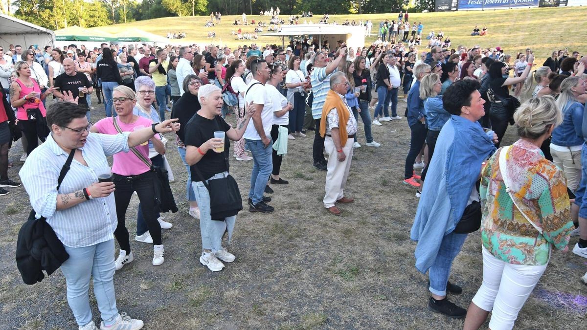 Apoldaer Musiksommer: Über 2000 Fans feiern mit „Stereoact“ und „Neonlicht“