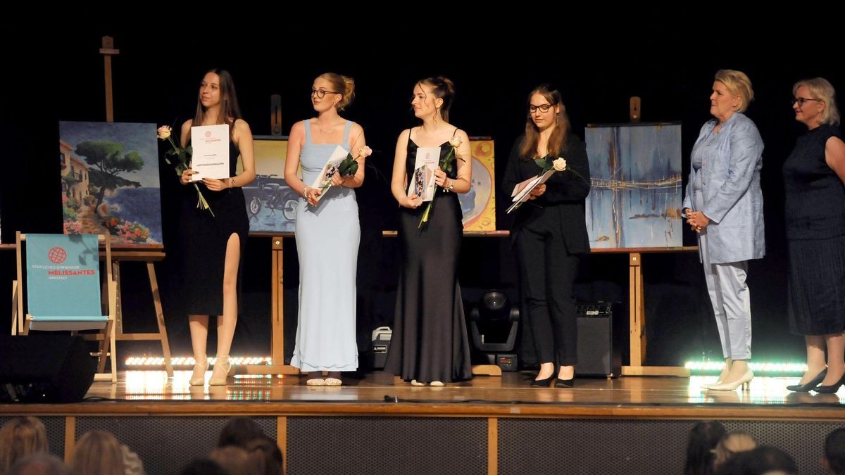 Melissantes Gymnasium Arnstadt: 21 Bilder von der Zeugnisübergabe
