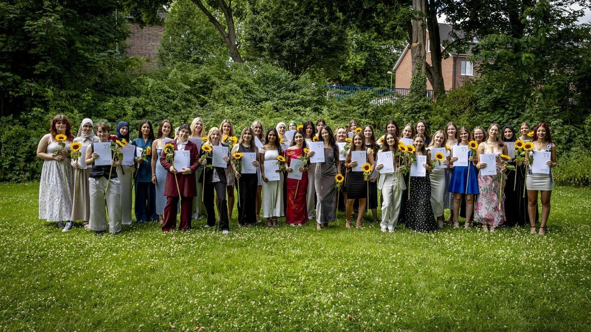 Abitur und Schulabschluss 2025 in Essen: Fotos der Absolventen