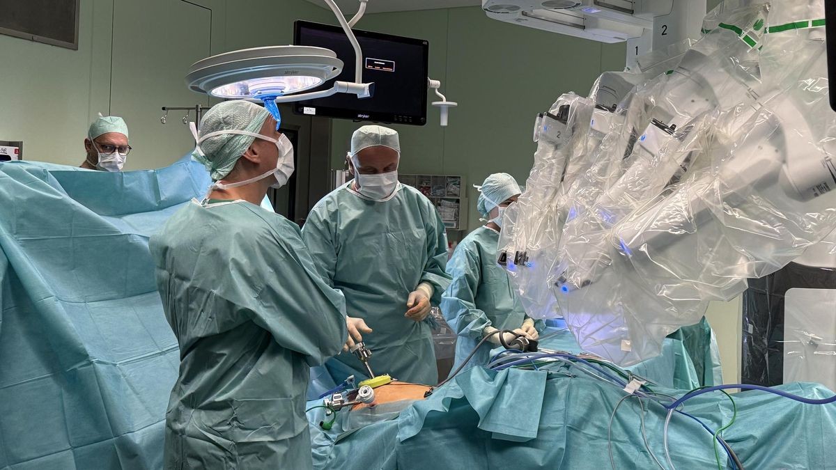 „Jetzt macht es langsam Freude“: Wenn im SRH Wald-Klinikum Gera der Roboter das Skalpell ...