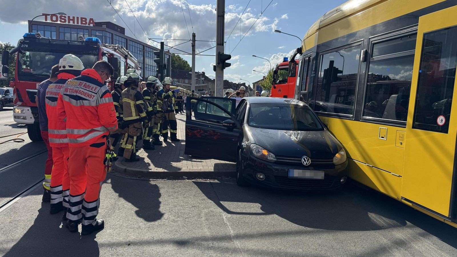 Unfall in Essen-Altendorf: Auto kollidiert mit Straßenbahn