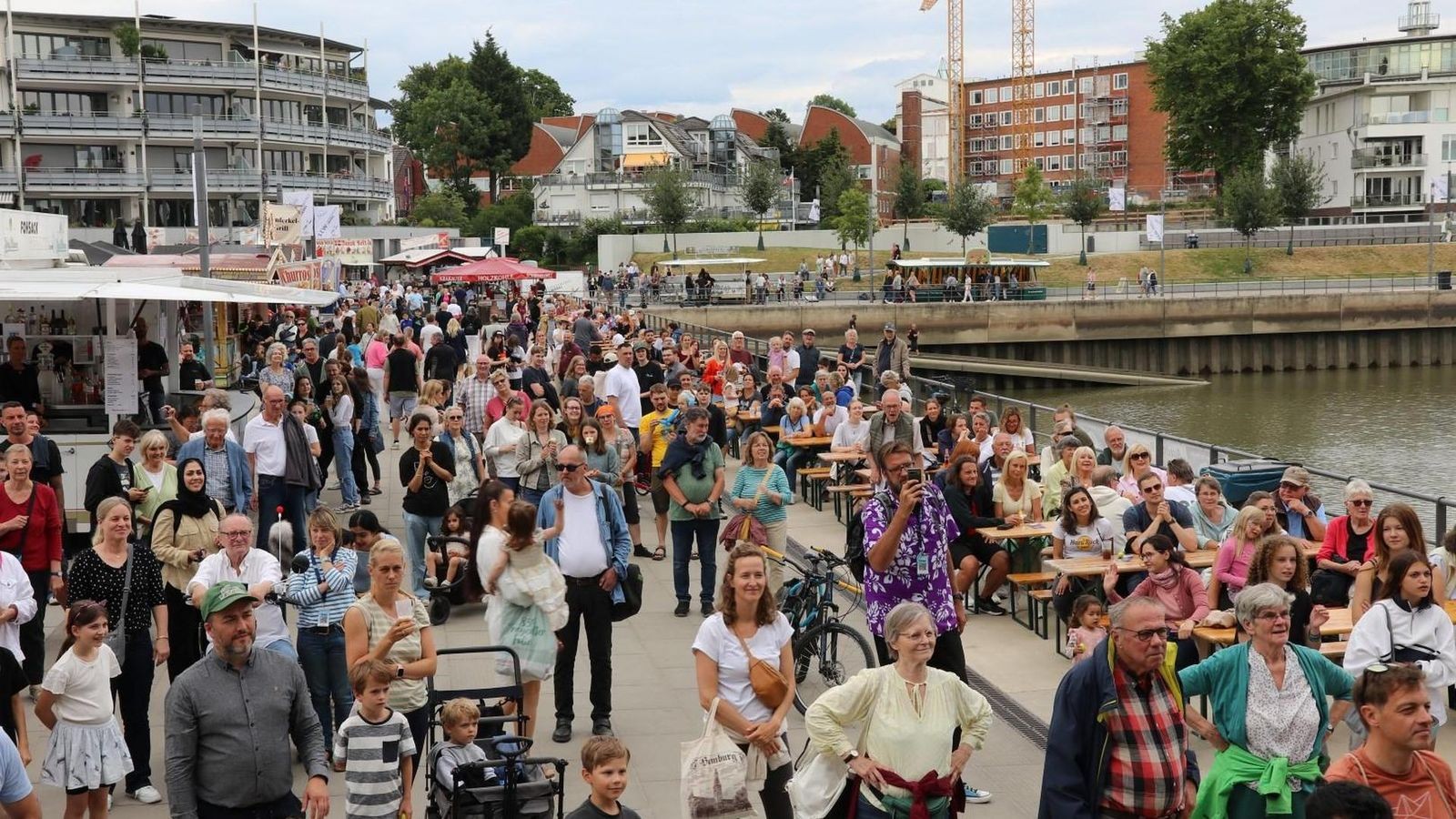 Hafenfest 2025 Wedel: Drei Tage Party an der Elbe – Das sind die ...