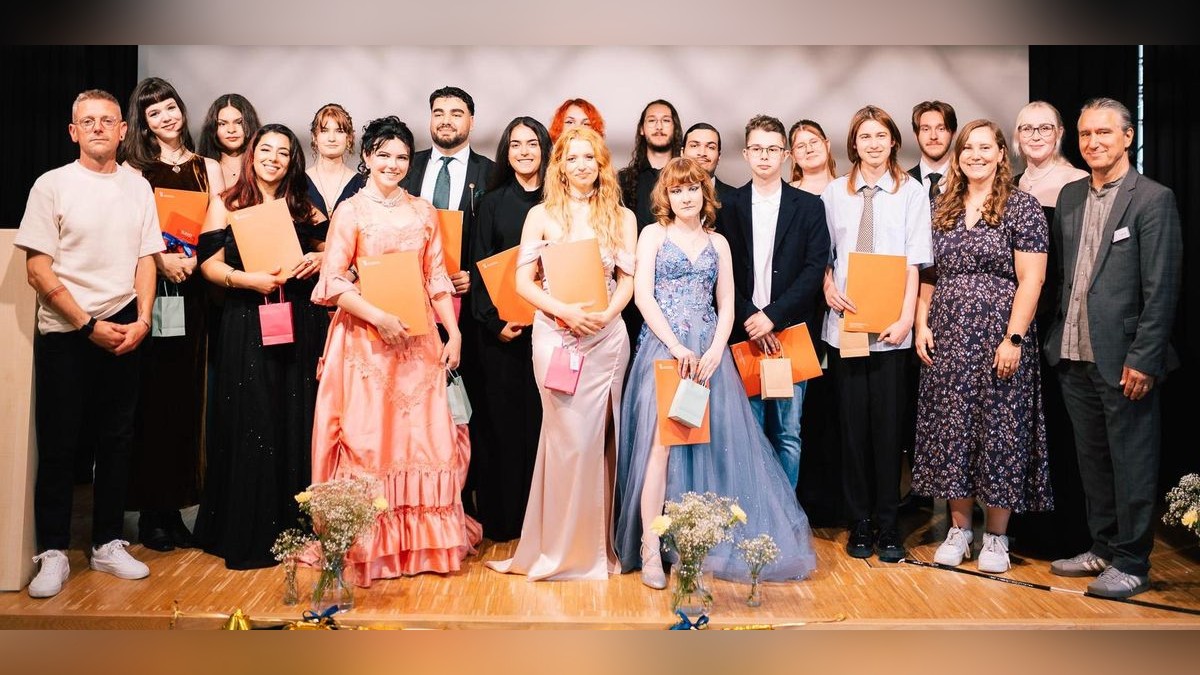 Alle Fotos und Namen: Hier sind Duisburgs Abiturienten 2025