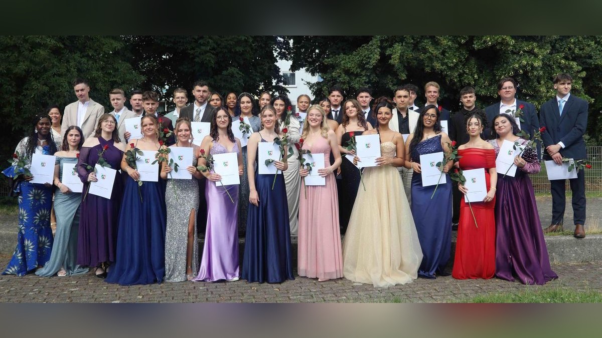 Alle Fotos und Namen: Hier sind Duisburgs Abiturienten 2025