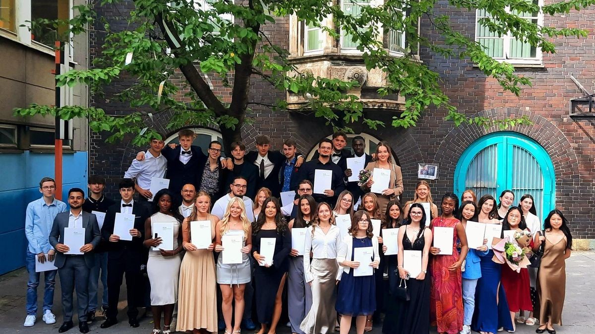 Abitur 2025: Fotos und Namen der Abschluss-Jahrgänge in Oberhausen