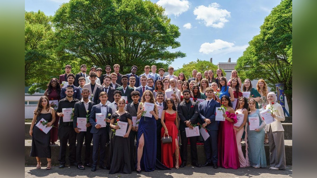 Alle Fotos und Namen: Hier sind Duisburgs Abiturienten 2025