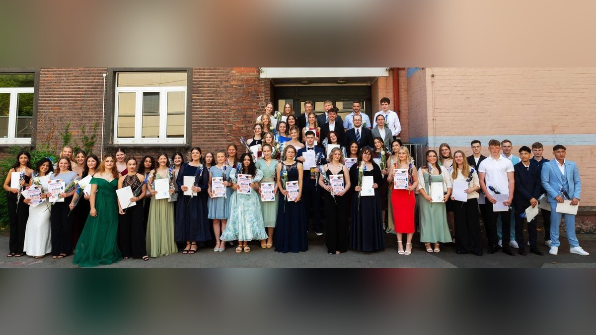 Alle Fotos und Namen: Hier sind Duisburgs Abiturienten 2025