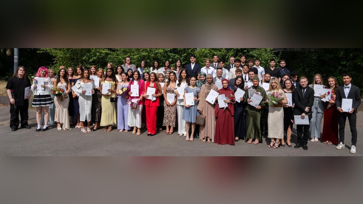 Alle Fotos und Namen: Hier sind Duisburgs Abiturienten 2025