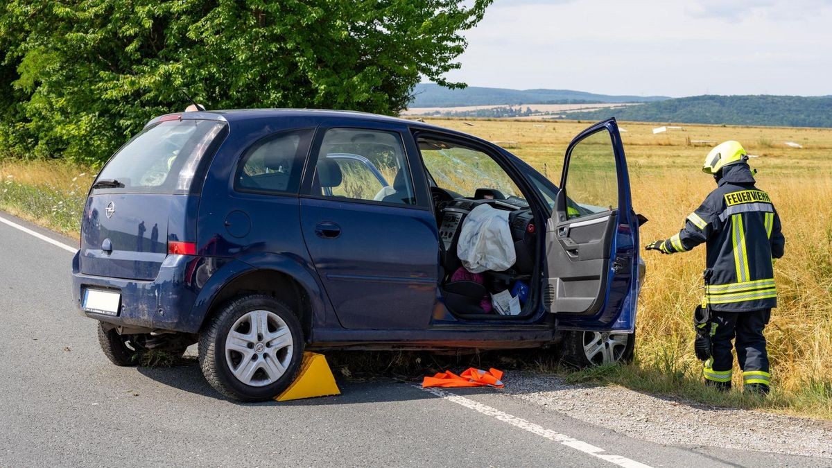 Tödlicher Unfall im Weimarer Land: Frau steuert unvermittelt in Straßengraben