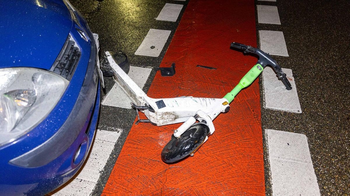 Schwerer Unfall in Essen: Auto erfasst E-Scooter-Fahrer
