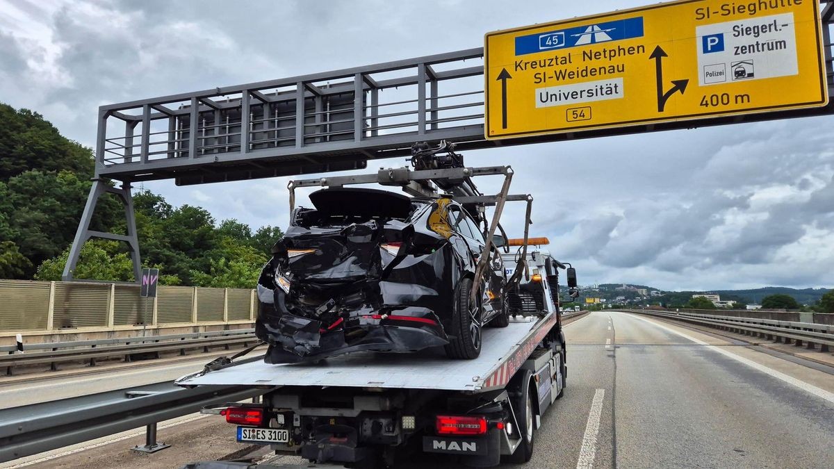 Siegen: Unfall auf der HTS – Straße dicht, Chaos in der Stadt