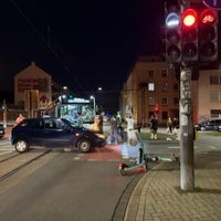 Unfall in Bochum: Rollerfahrer kollidiert mit Shuttle-Bus
