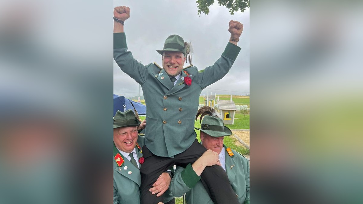 Mit Bilderstrecke: Peter Bauerdick ist neuer Schützenkönig in Wennigloh