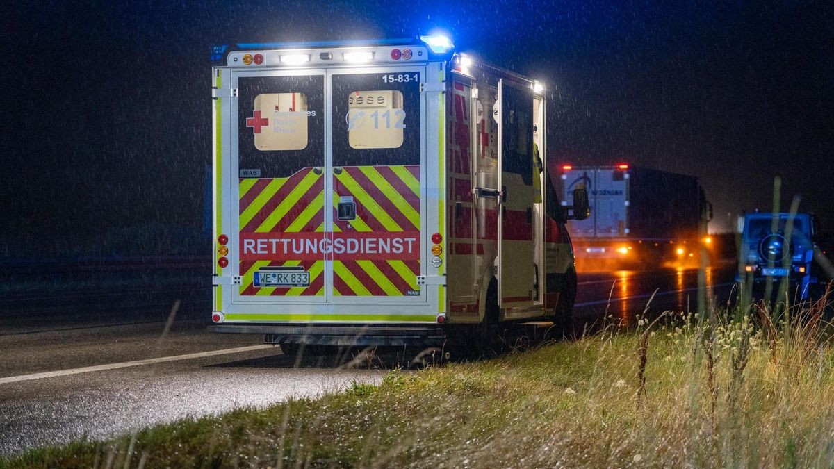 Starkregen-Unfall bei Weimar: Seltener Porsche schleudert in Graben