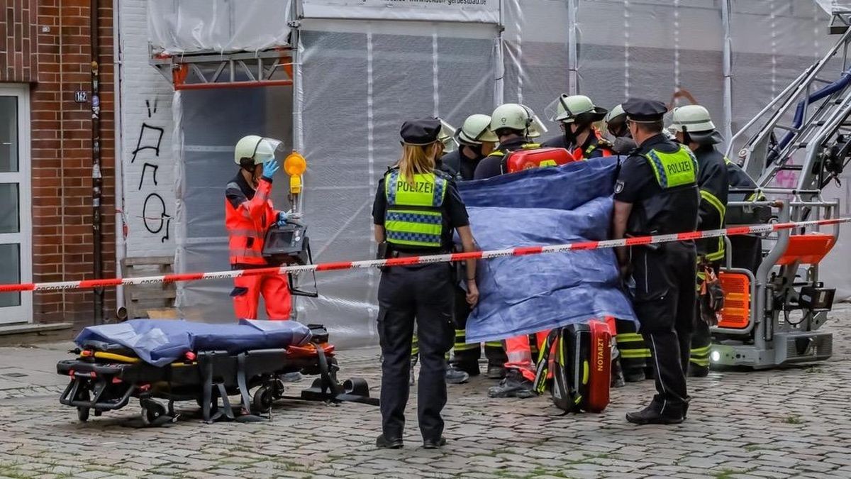 Unfall in Ottensen: Wand stürzt ein – Bauarbeiter eingeklemmt und verletzt