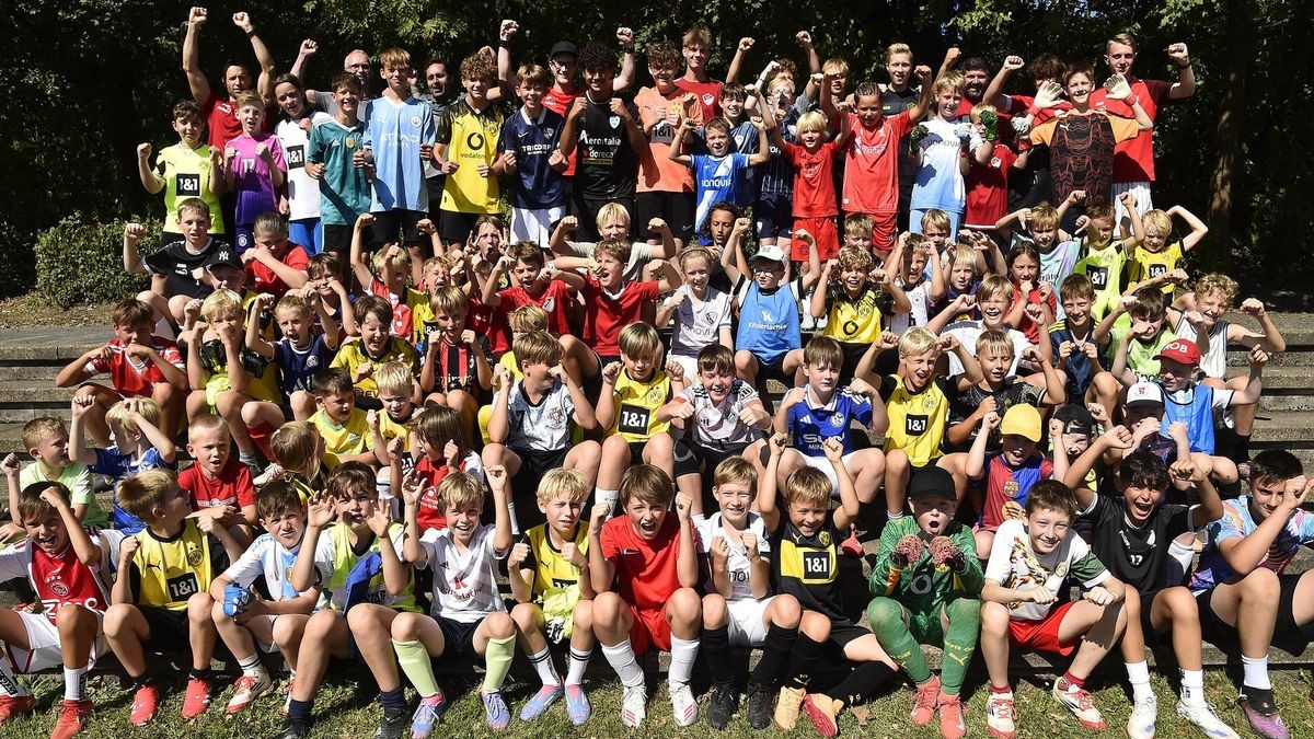 Viele tolle Fotos: Fußball-Ferienschule des TuS Stockum lockt 80 Kinder