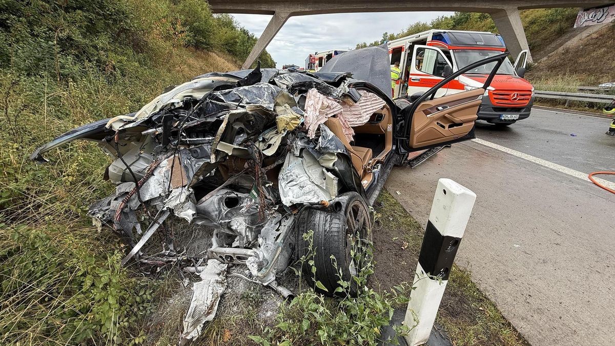 Tödlicher Unfall auf A38 bei Nordhausen – Auto prallt gegen Brückenpfeiler