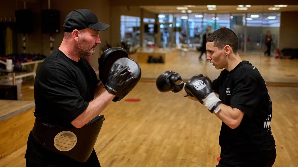 Berlin: Jüngster Profiboxer kommt aus Neukölln – „Leute sollen sich an ...