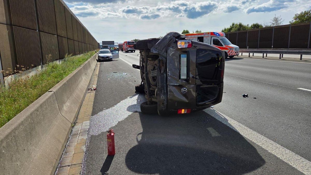 Verletzte bei Unfall mit neun beteiligten Fahrzeugen auf der A9 bei Schleiz