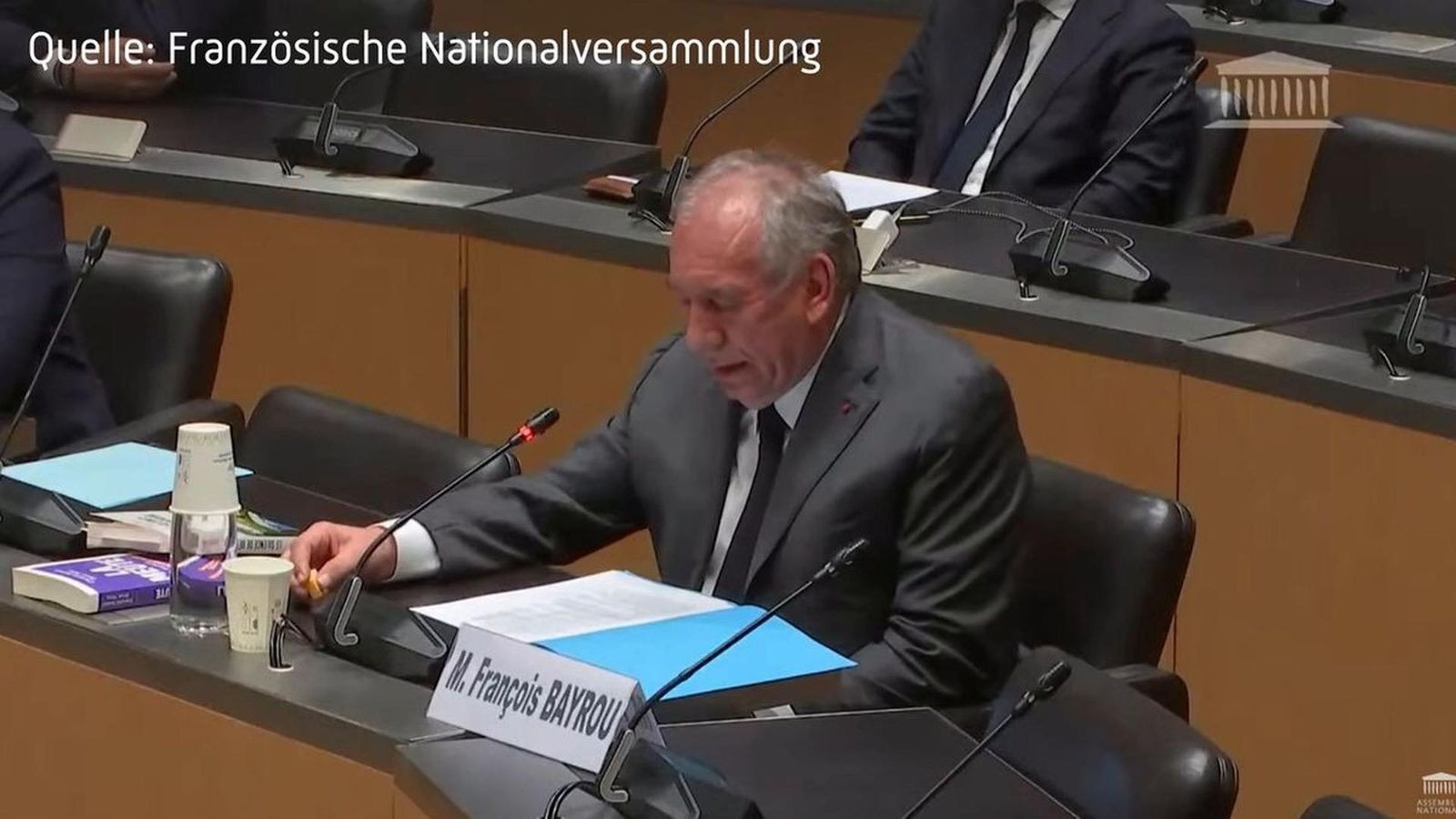 Frankreich in der Krise: Regierung droht bei Vertrauensfrage zu stürzen