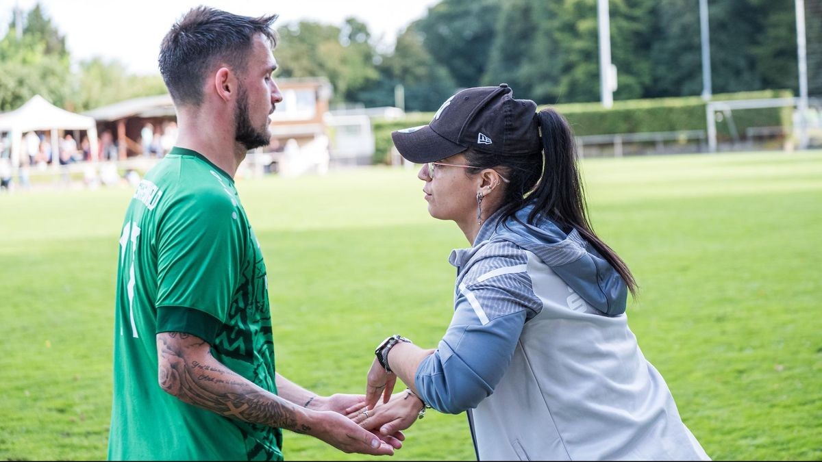 Kein Unterschied? So agiert die Trainerin bei Bottrops Fußball-Männerteam