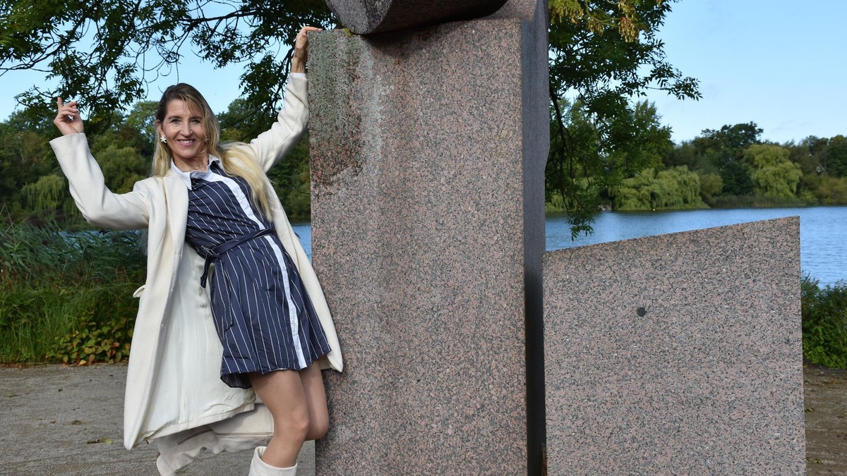 Fashion Week Paris: Von der AOK auf den Catwalk – Eva Opara erobert die ...