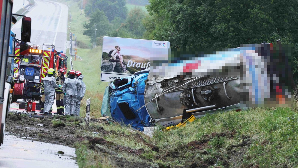 Gefahrgut-Unfall auf A4: Lkw überschlägt sich – Autobahn wieder freigegeben