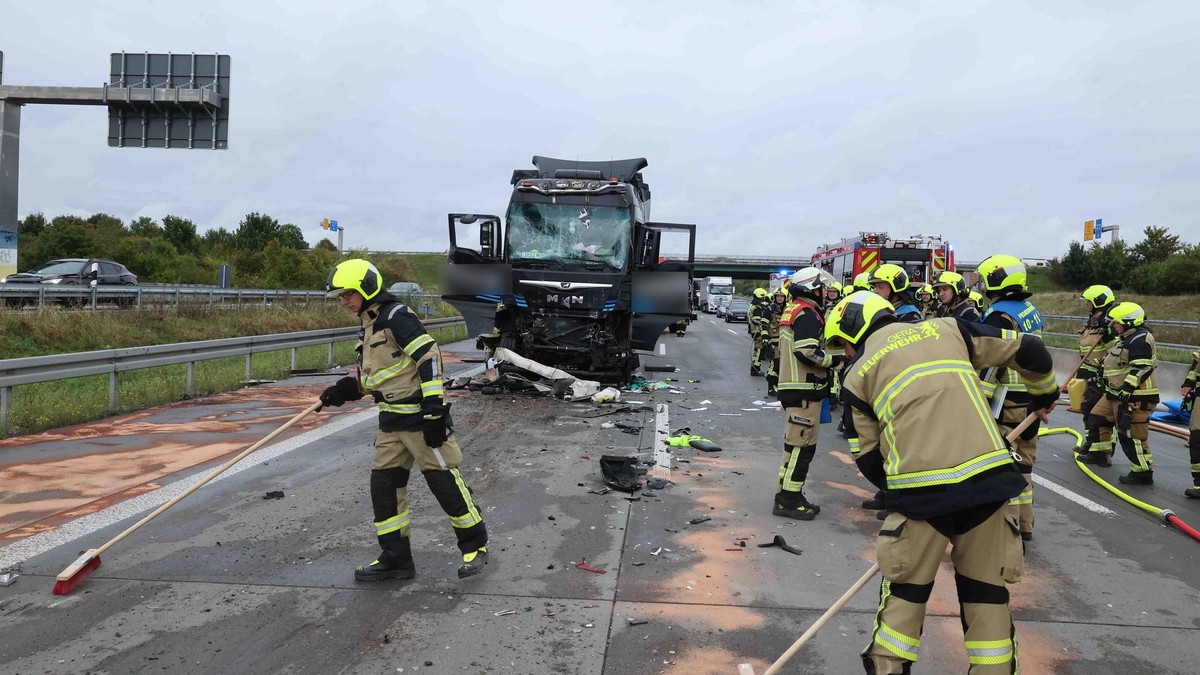 Rettungskräfte im Dauereinsatz: Nächster schwerer Lkw-Unfall auf A4 bei Gera - langer Stau und ...