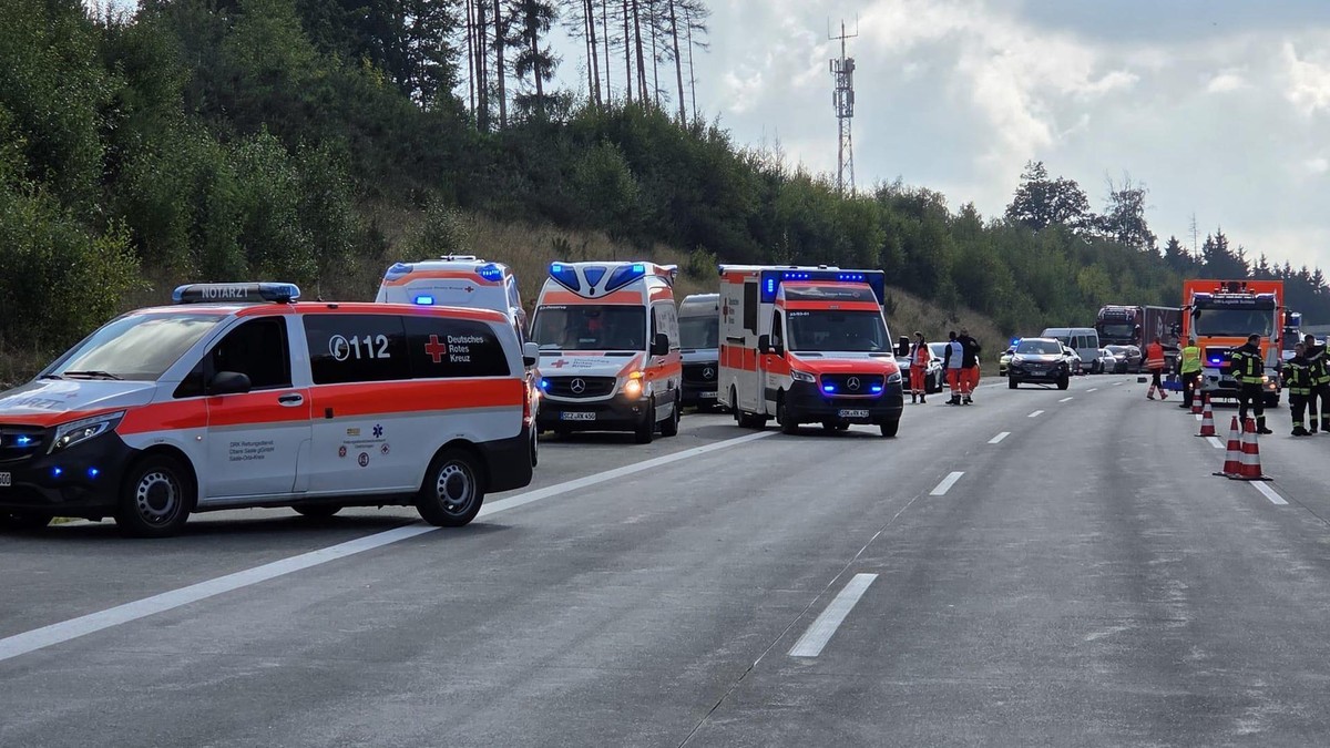 Triage nach mehreren Unfällen auf A9: Autobahn bei Schleiz gesperrt