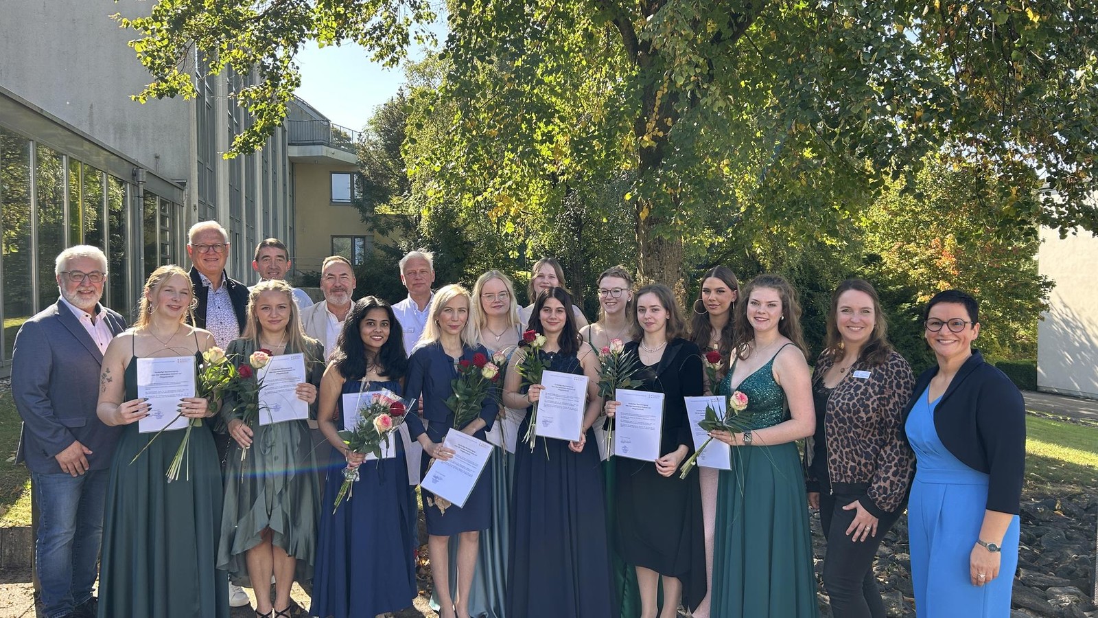 Krankenhaus Brilon: Elf Frauen schließen Ausbildung zur Pflegefachfrau ab