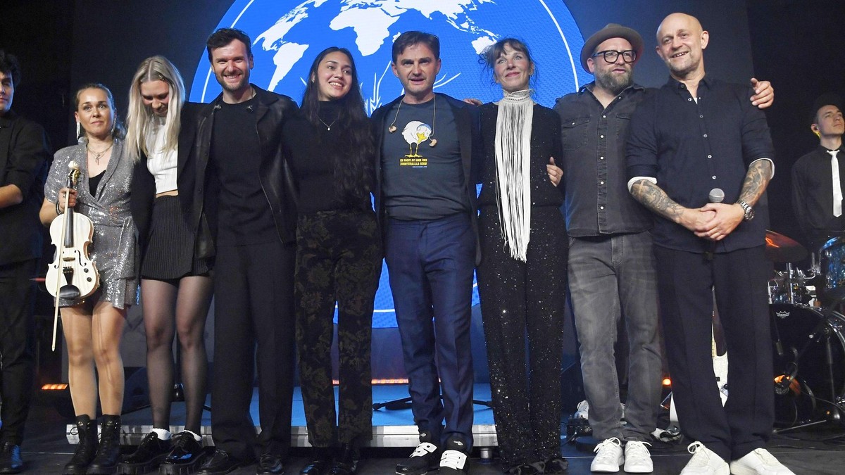 Konzert in Hamburg mit „Babylon Berlin“-Sound, Meret Becker und Jürgen ...